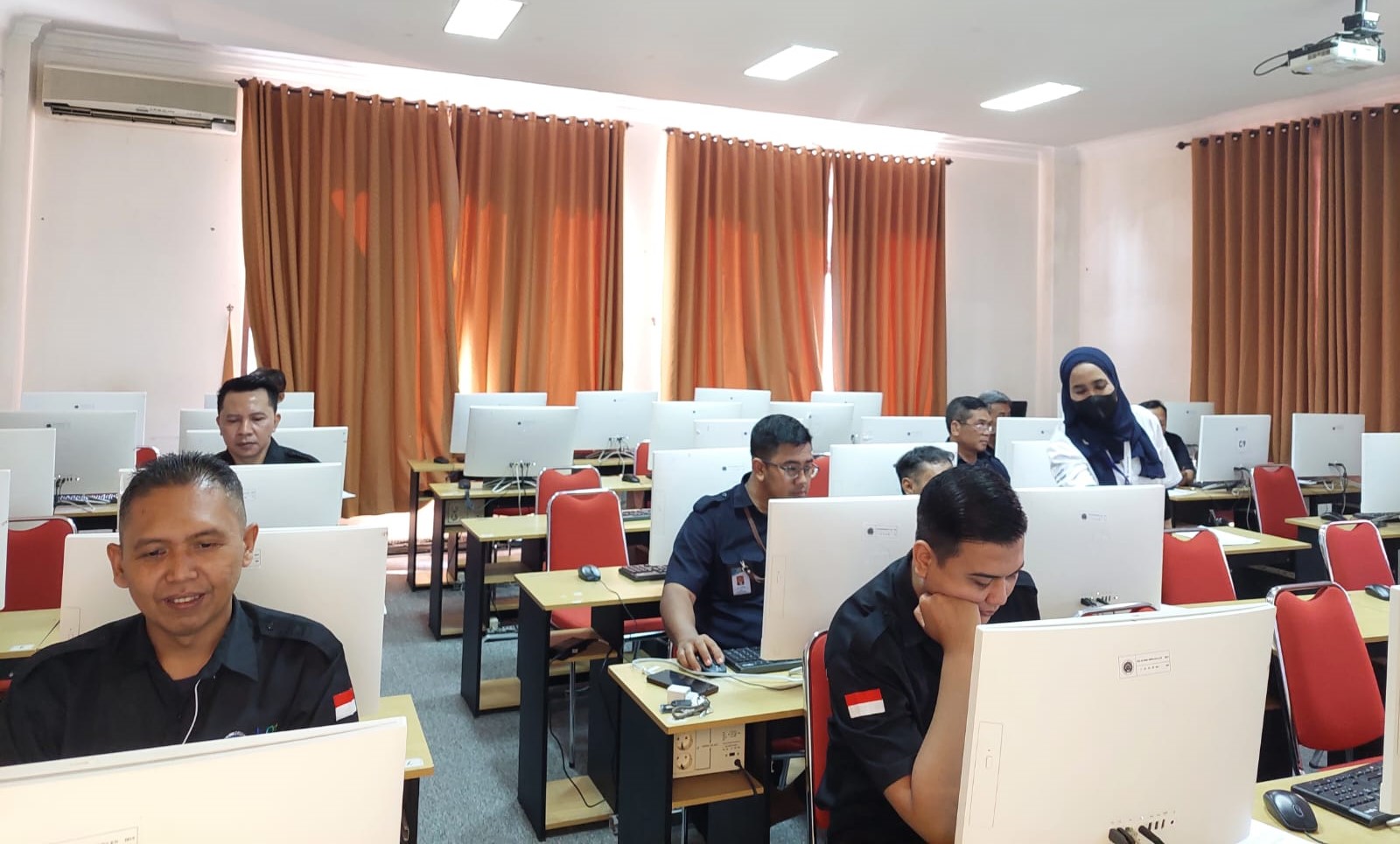 Sertifikasi Internasional Microsoft Office Specialist: Upaya ...